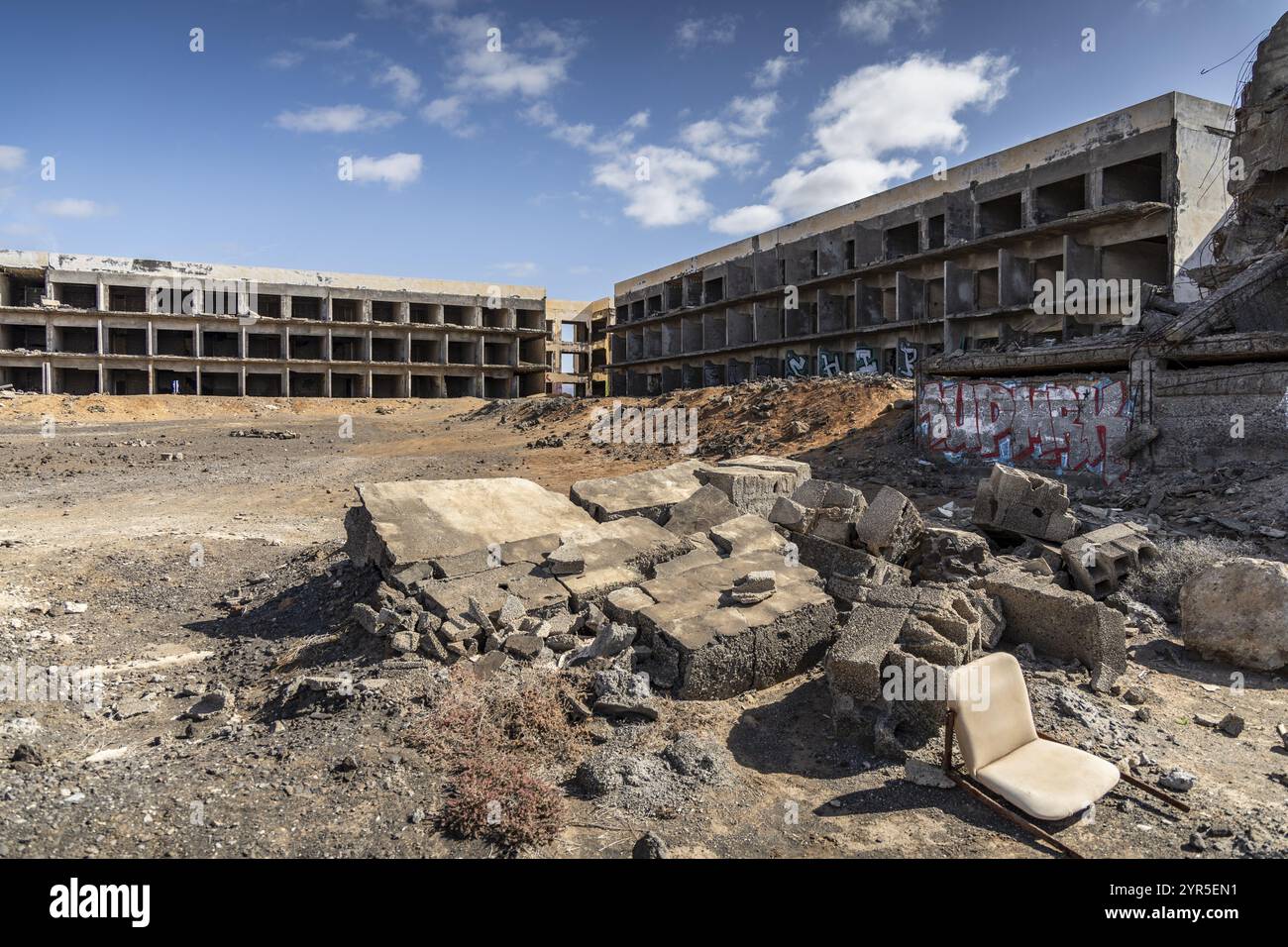 Ramshackle building spain hi-res stock photography and images - Alamy