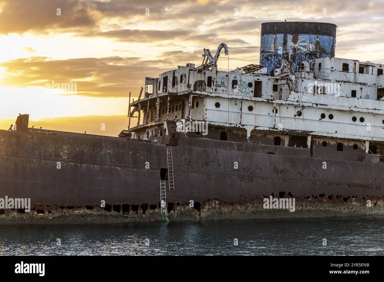 Shipwrecked structure hi-res stock photography and images - Alamy