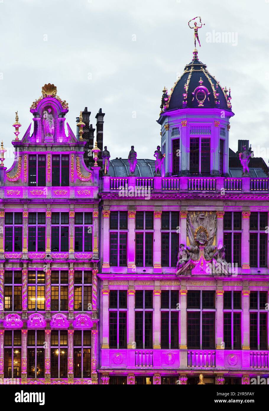 Illuminated, baroque facades of the guild houses La Brouette and Au Roi ...