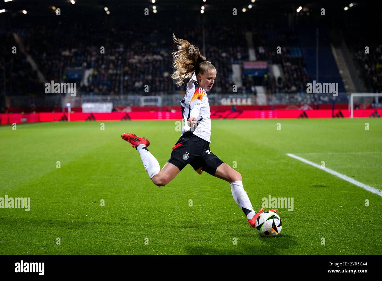 Vivien Endemann (Deutschland, #26) am Ball, GER, Deutschland vs Italien ...