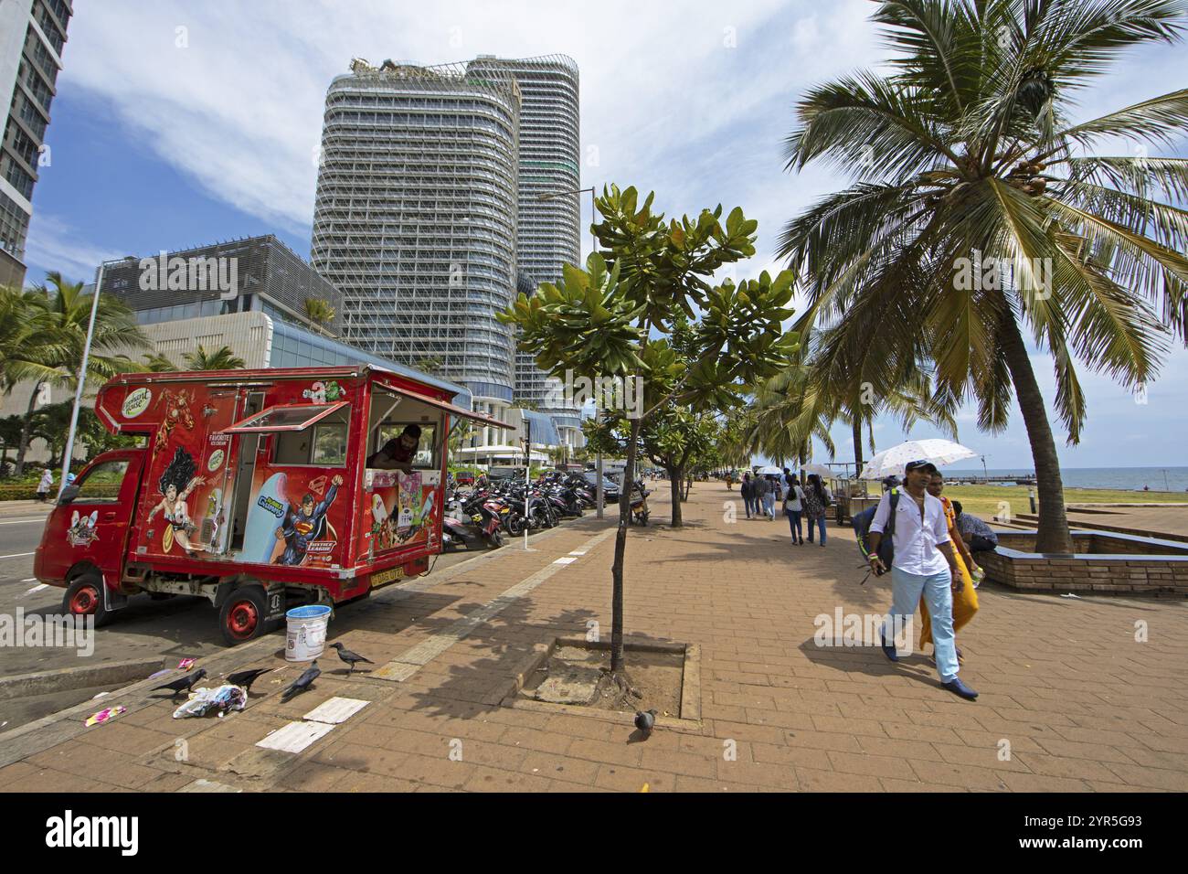 Promenade at the Galle Face Green in Colombo, Western Province, Sri ...