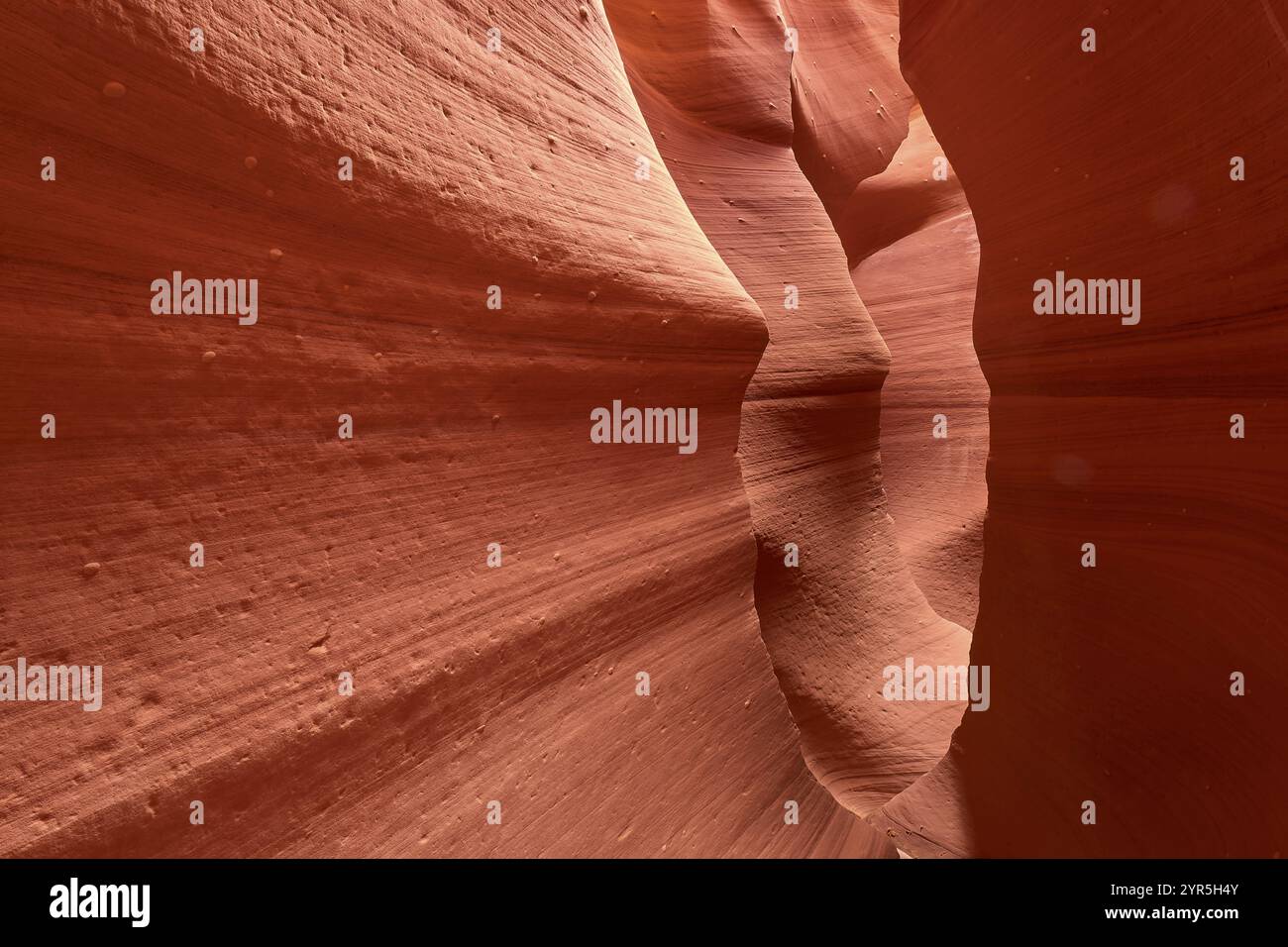 Antelope Canyon, narrow canyons of red sandstone with impressive plays ...