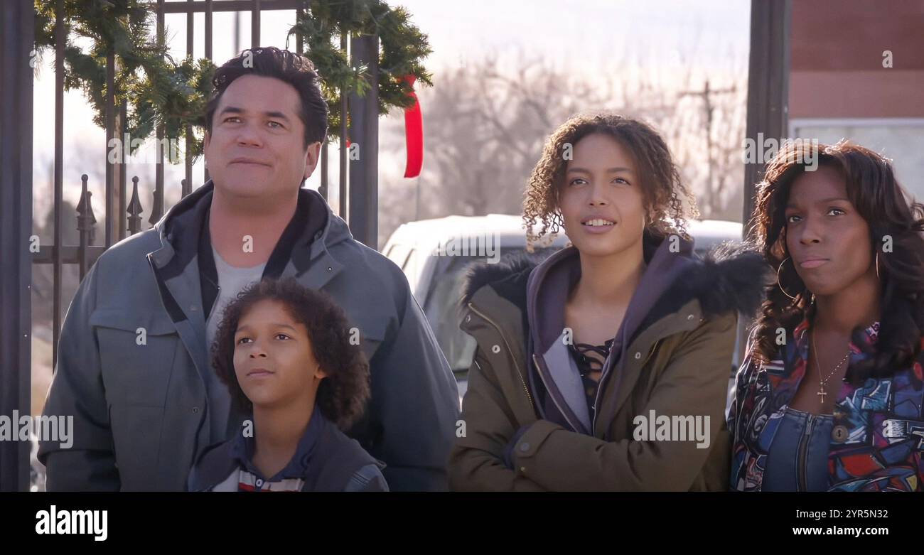 LETTERS AT CHRISTMAS, from left: Dean Cain, Raejon Jones, Hanna Huffman ...