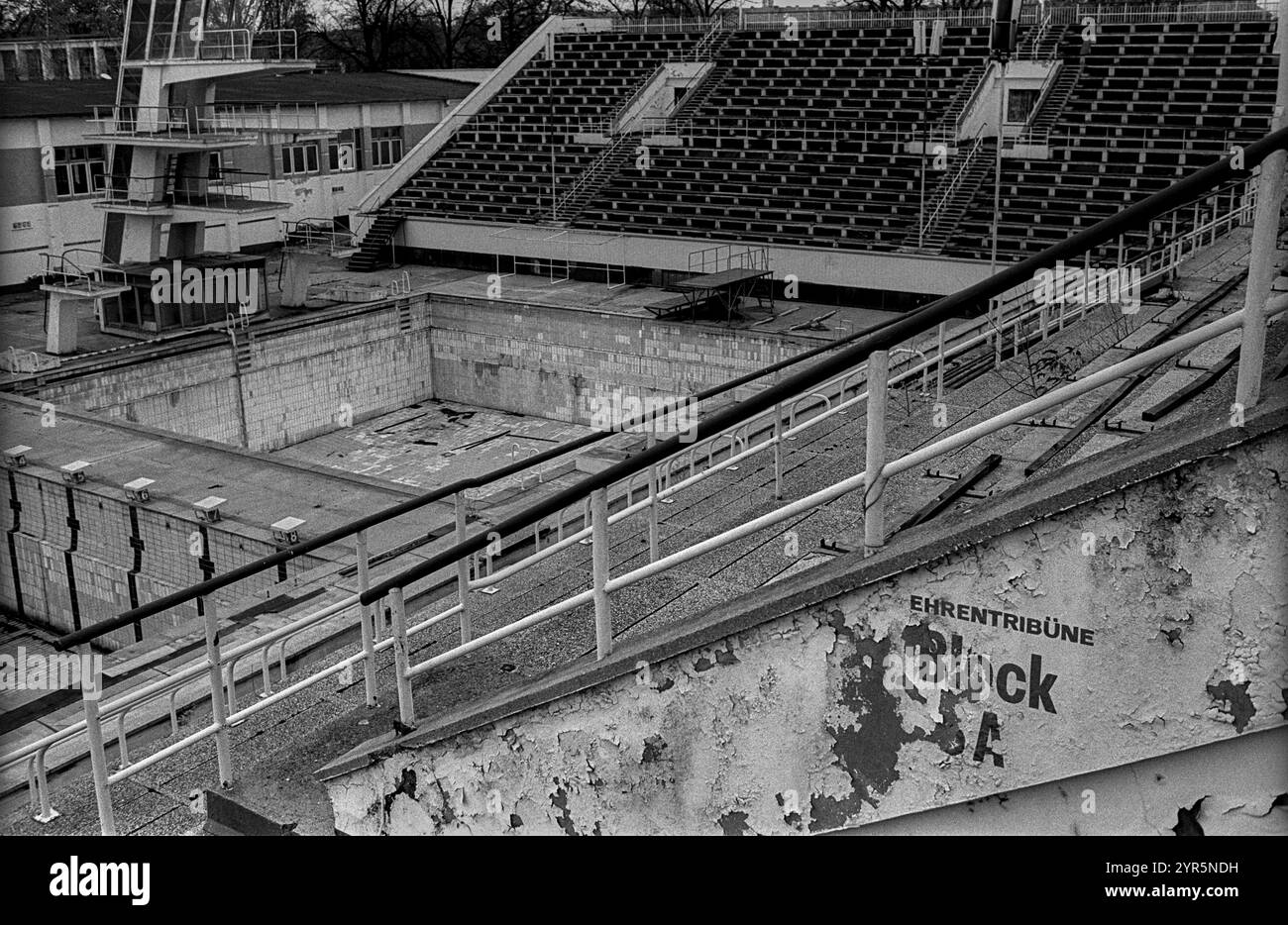 Germany, Berlin, 16.11.1991, Friesenstadion (swimming stadium) in decay ...