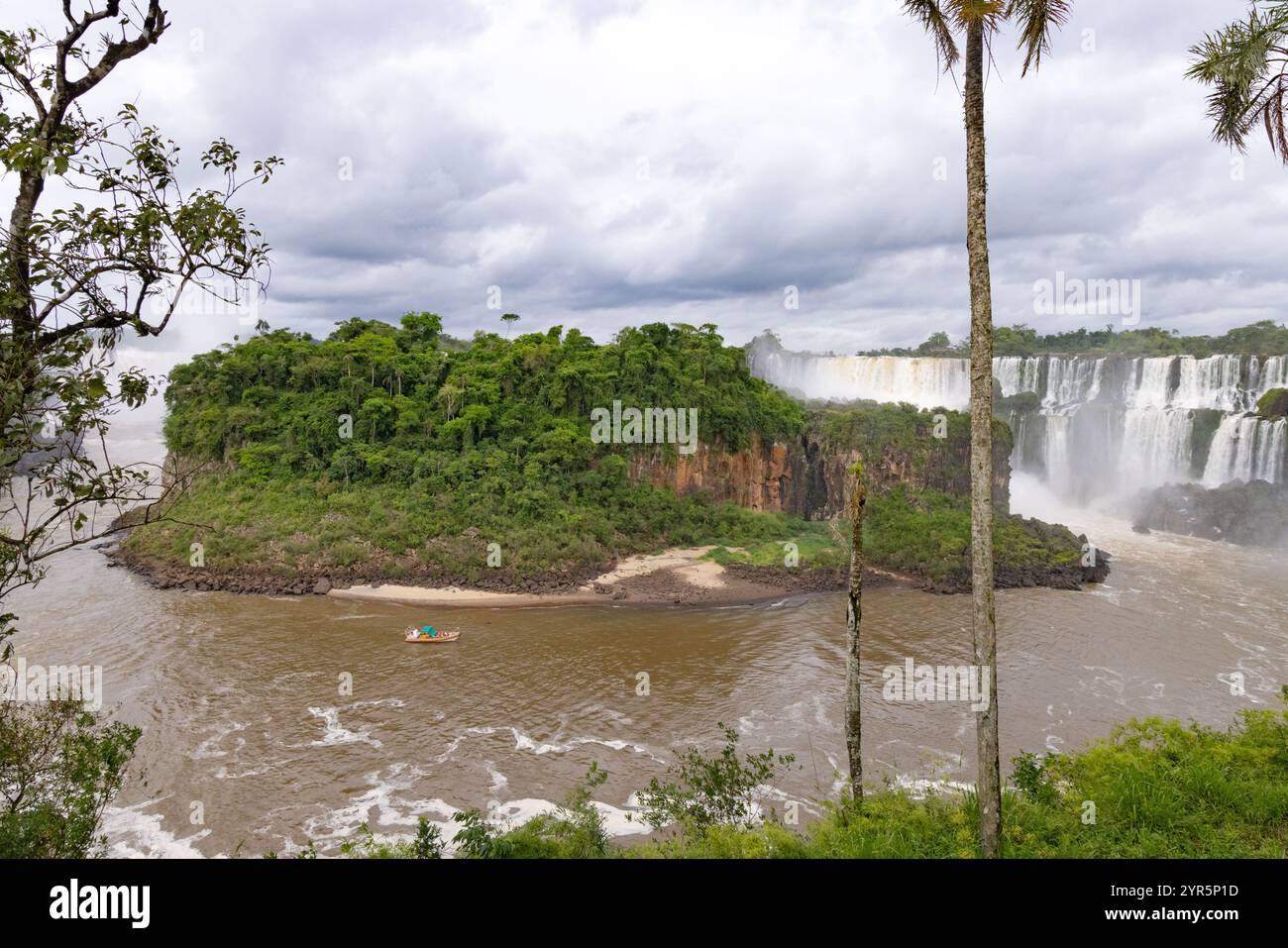 Iguazu Falls, Isla de San Martin (Island of San Martin) in the middle ...