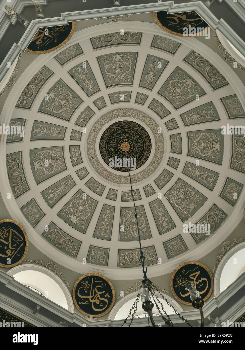 Showcasing symmetrical patterns hi-res stock photography and images - Alamy