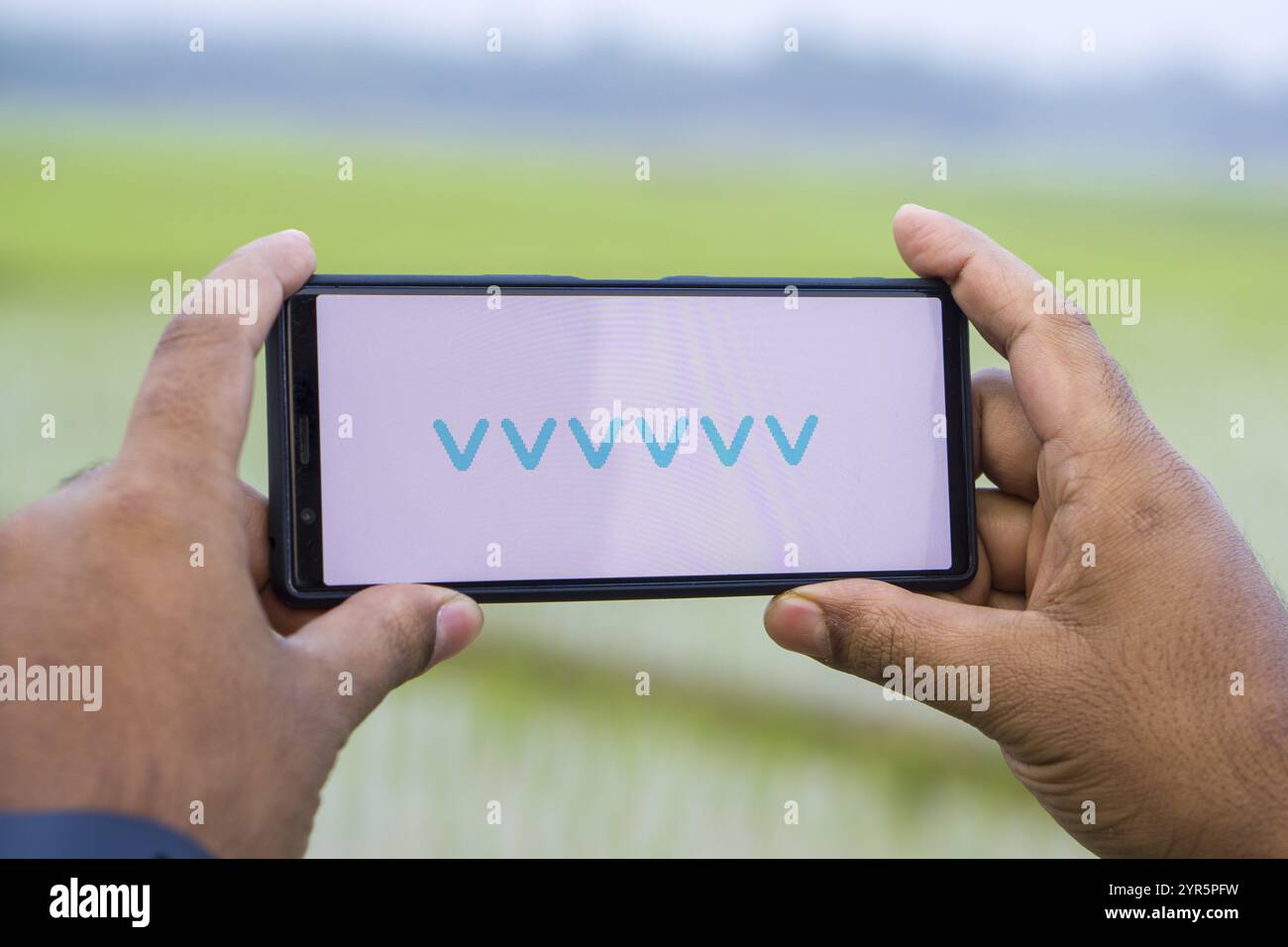 Dhaka, Bangladesh 20 Nov 2024:VVVVVV logo on smartphone Stock Photo - Alamy