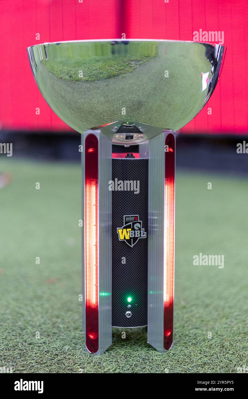 Big bash league trophy hi-res stock photography and images - Alamy