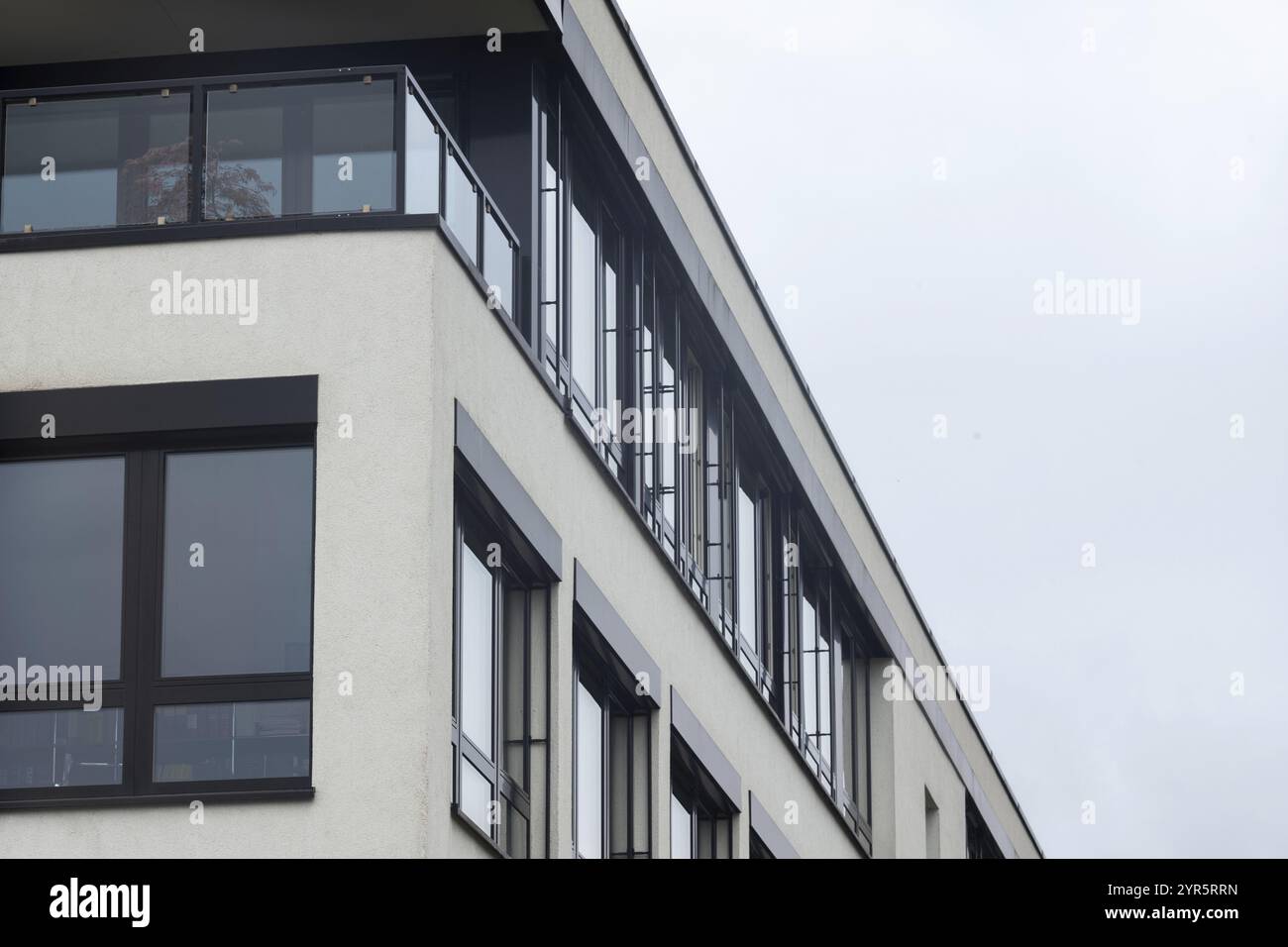 Large window facades hi-res stock photography and images - Alamy