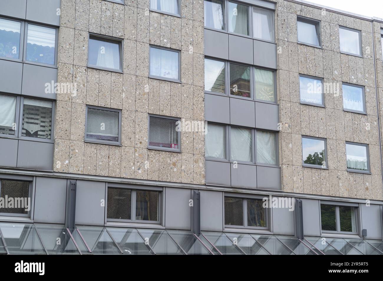 Facade of an modern large house, wall with windows Stock Photo - Alamy