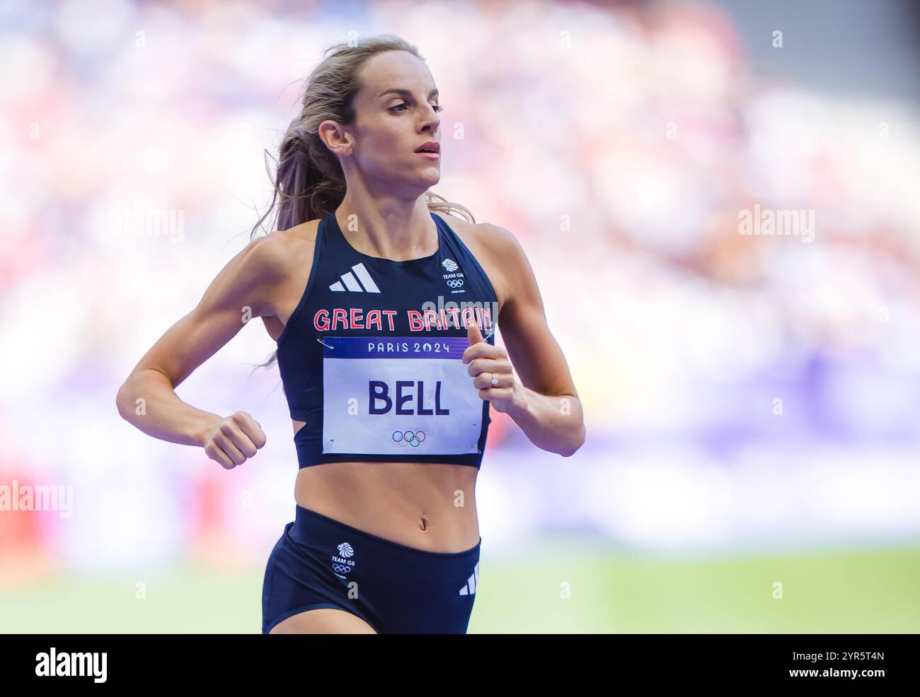 Georgia Bell participating in the 1500 meters at the Paris 2024 Olympic ...