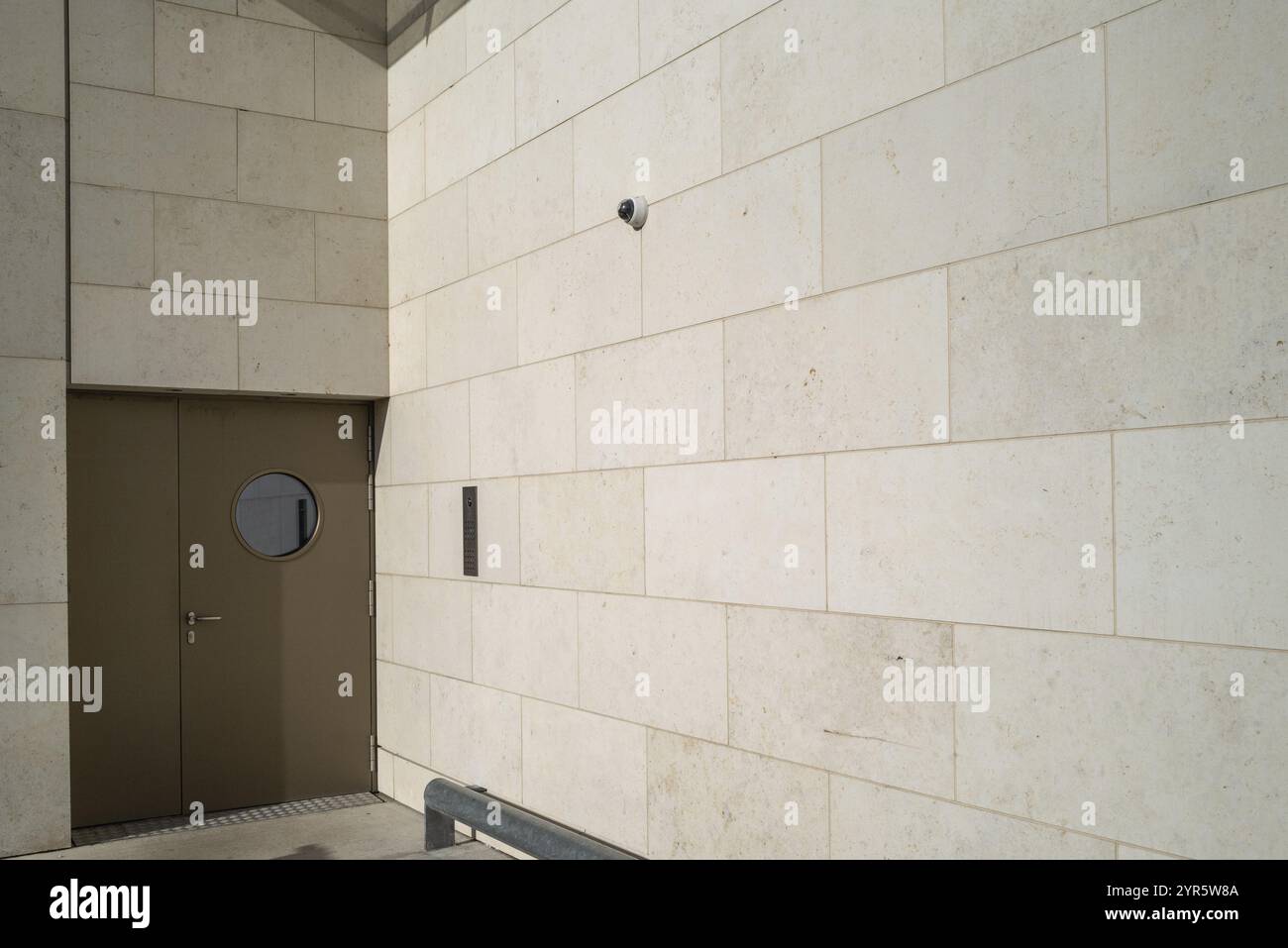 Construction without windows hi-res stock photography and images - Alamy