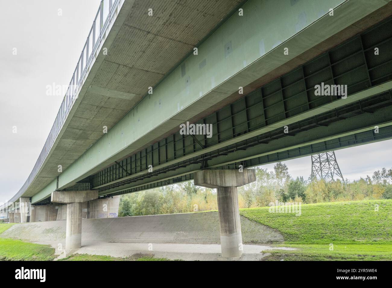 Empty freeway bridge hi-res stock photography and images - Alamy