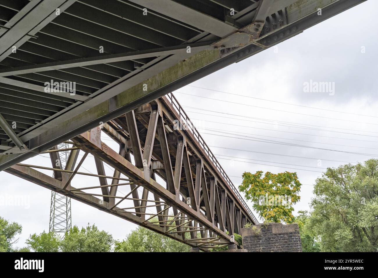 Bridges over waterways hi-res stock photography and images - Alamy