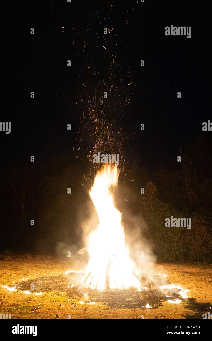 Tall bonfire hi-res stock photography and images - Alamy