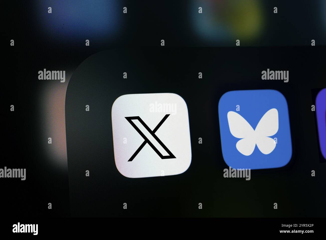 X app icon hi-res stock photography and images - Alamy