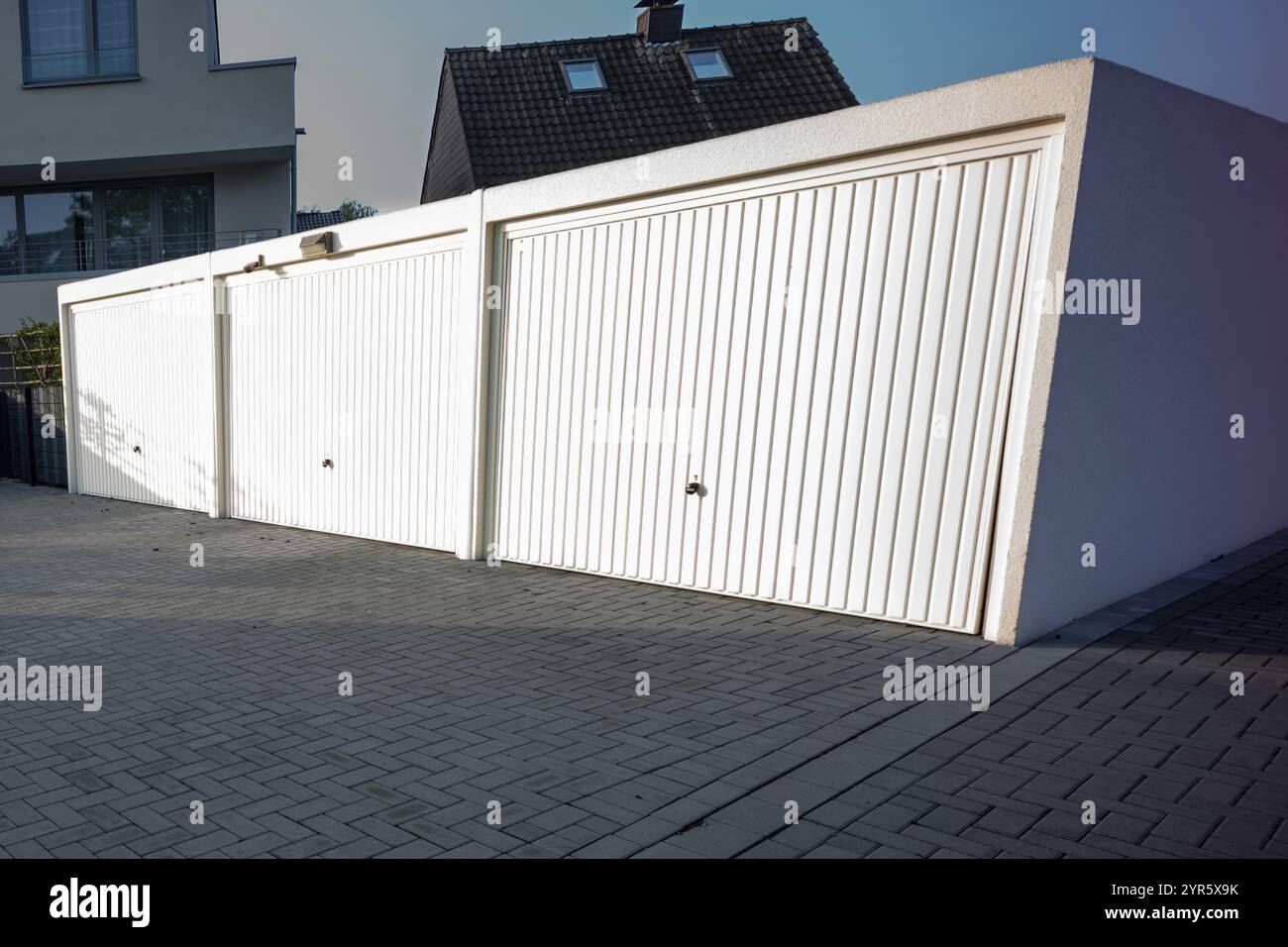 Garage structure hi-res stock photography and images - Alamy