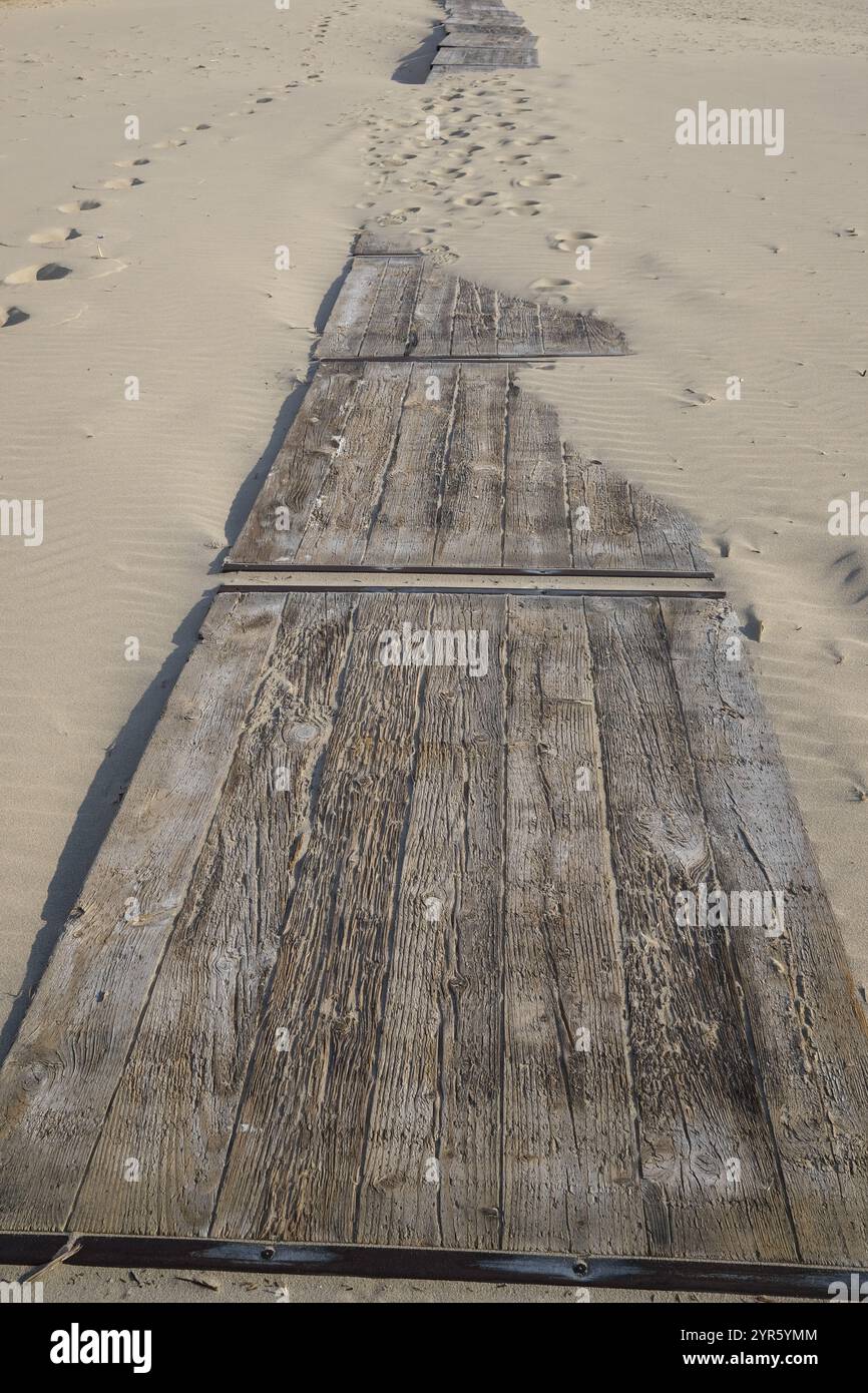 Shoreline paths hi-res stock photography and images - Alamy