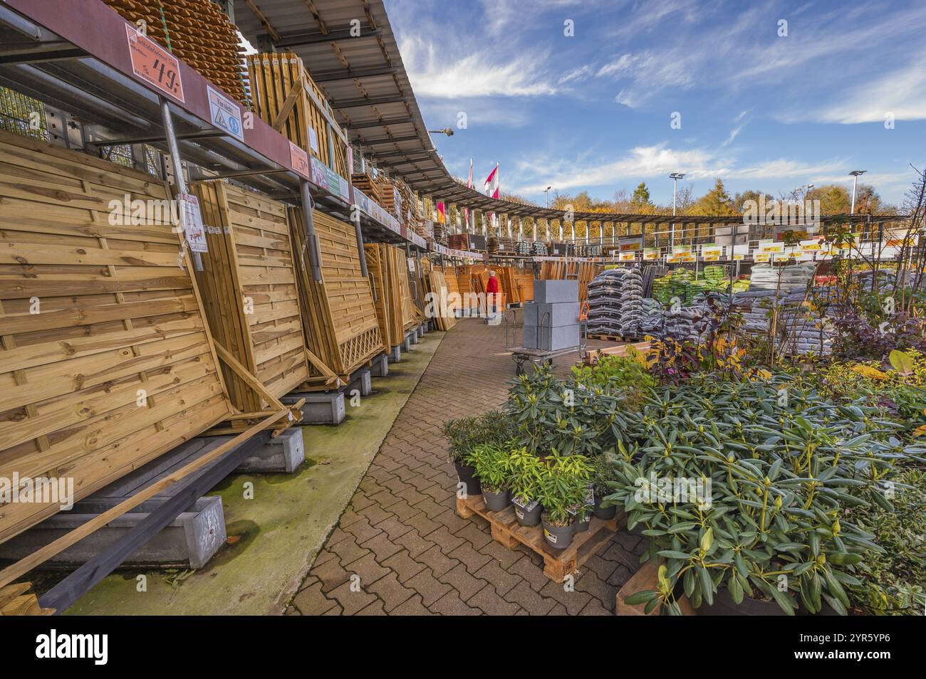 DIY store, outdoor area with plants and privacy screens, Allgaeu ...