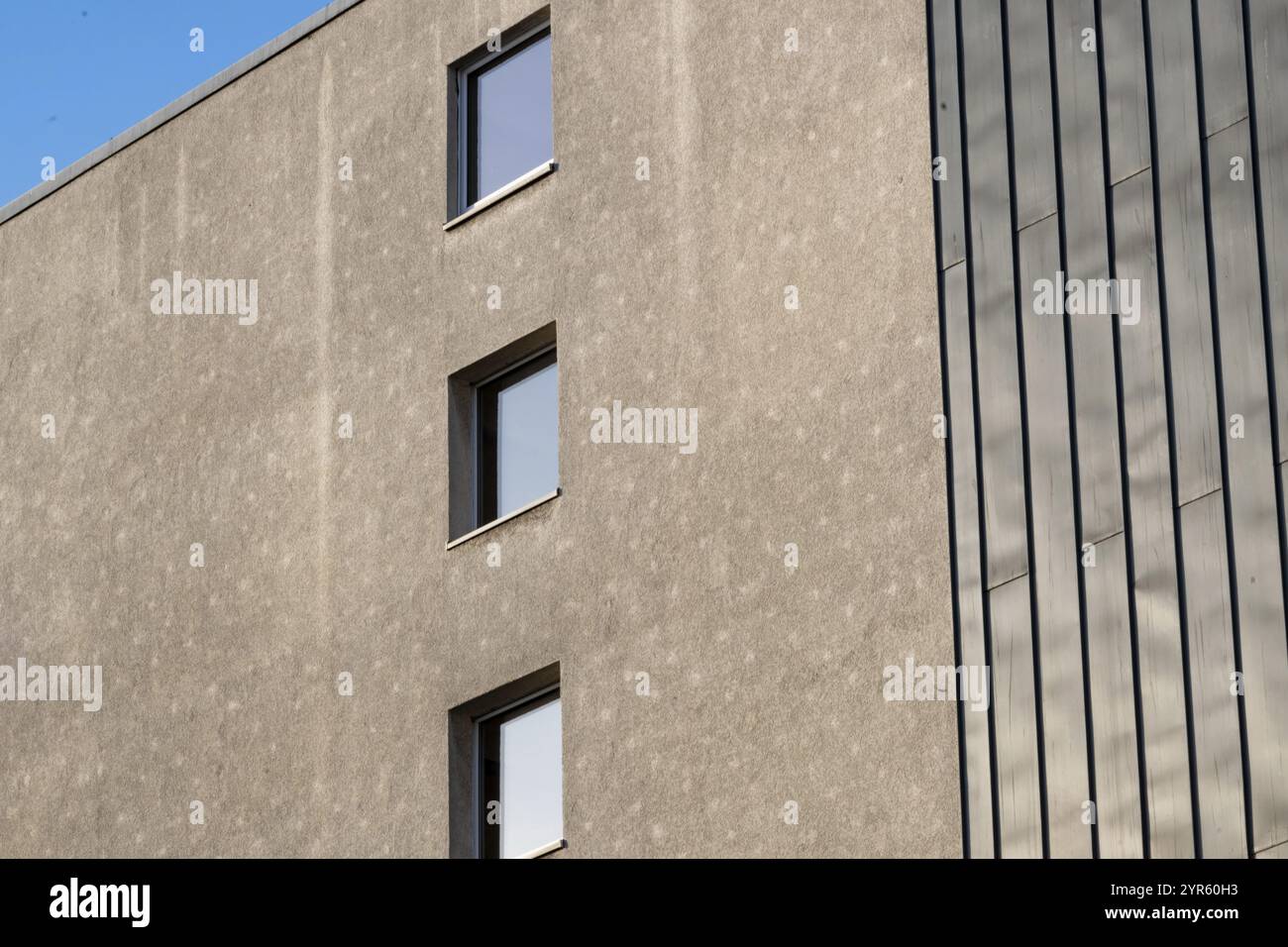 Facade of an modern large house, wall with windows Stock Photo - Alamy