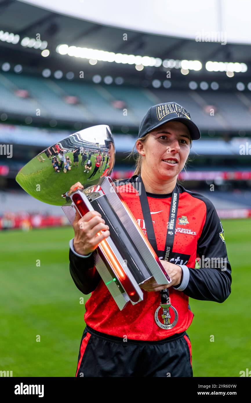 MELBOURNE, AUSTRALIA - DECEMBER 01: Georgia Wareham of Melbourne ...