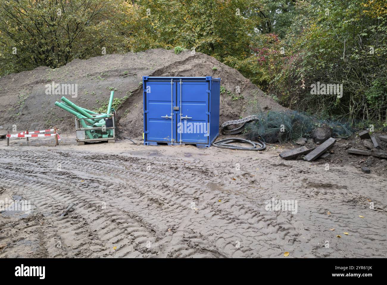 Building site container hi-res stock photography and images - Alamy