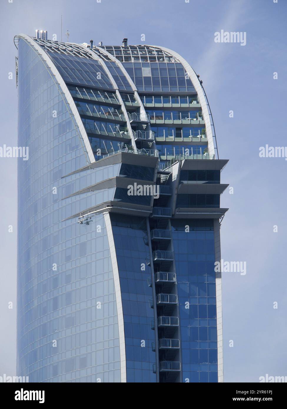 Curved building clear sky hi-res stock photography and images - Alamy