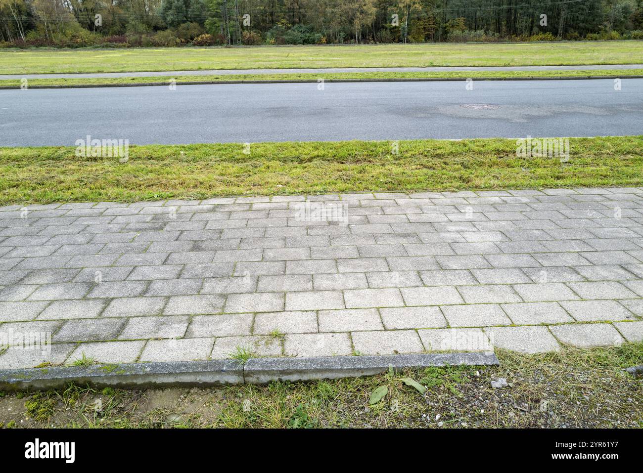 Sidewalk, meadow, street without people Stock Photo - Alamy