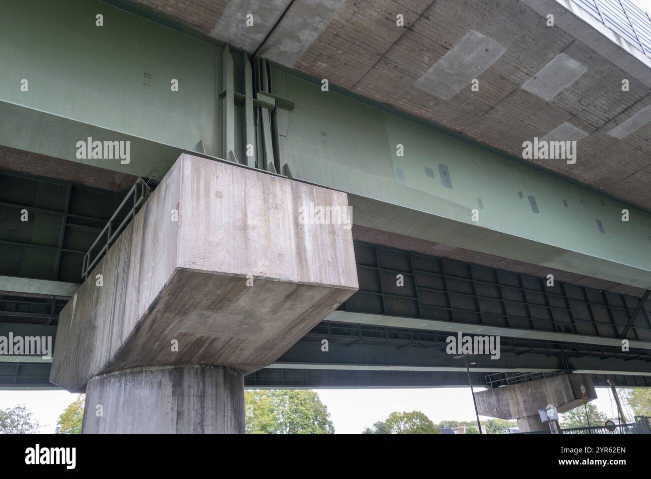 Expressway bridge hi-res stock photography and images - Alamy
