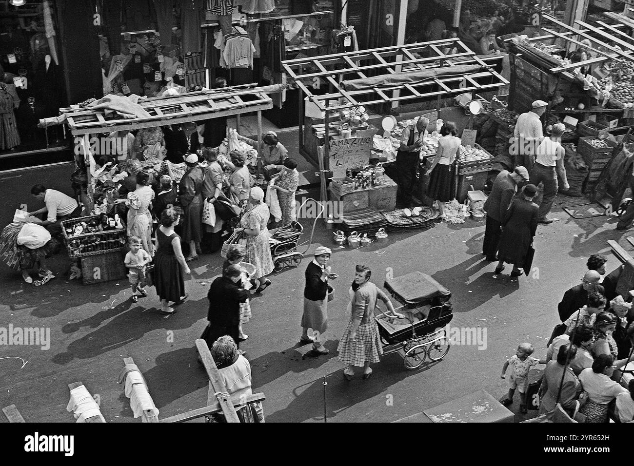 Elevated view of Whitechapel Market, London' East End, 1950's Stock ...