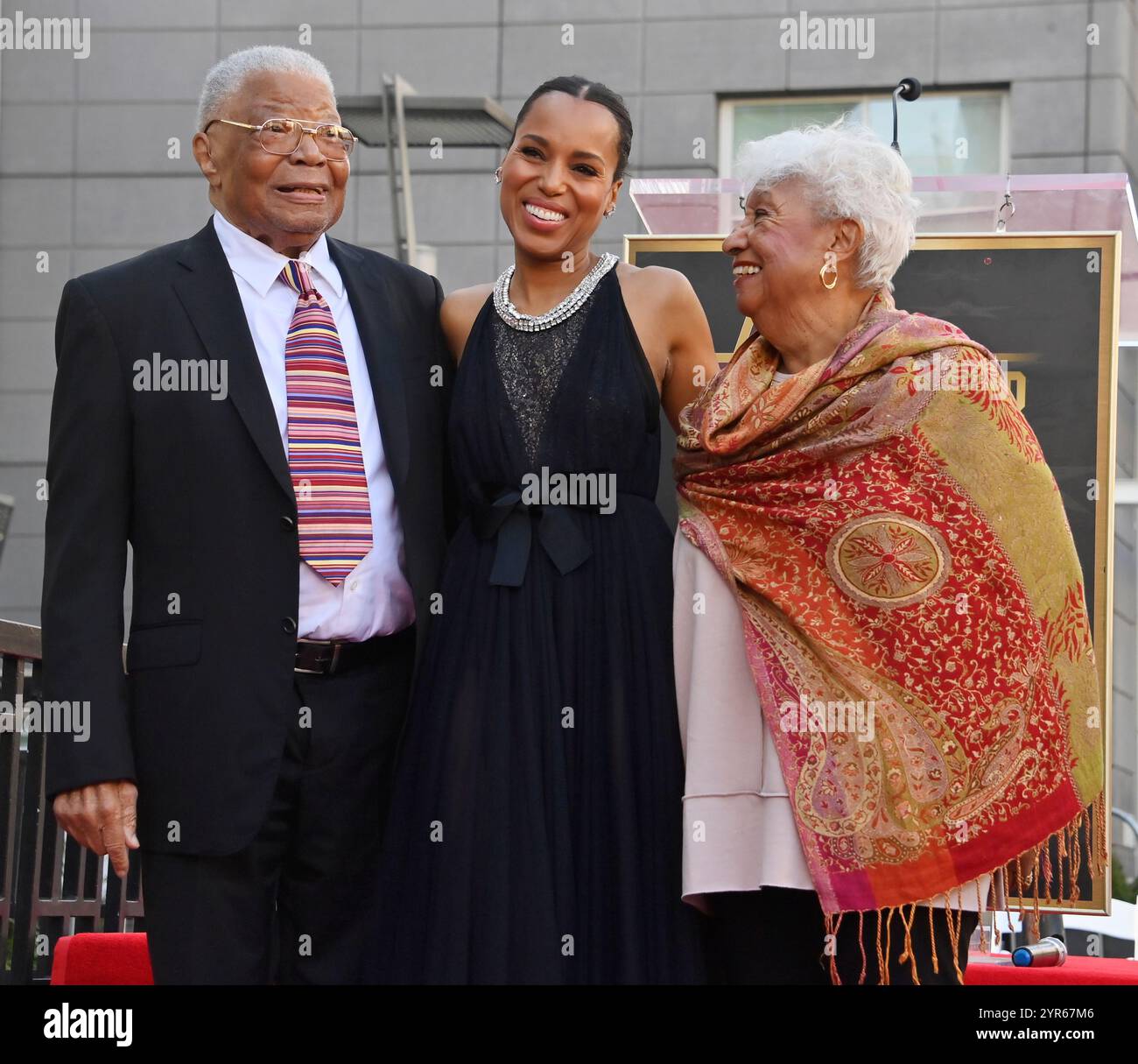 Los Angeles, United States. 02nd Dec, 2024. Actress Kerry Washington (C ...