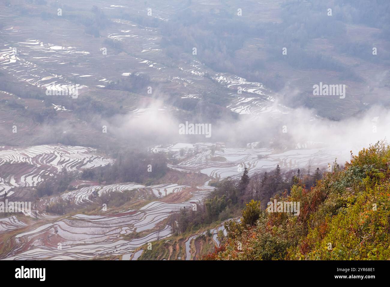 The clouds at YuanYang rice terraces during the sunset, Yunnan, China ...