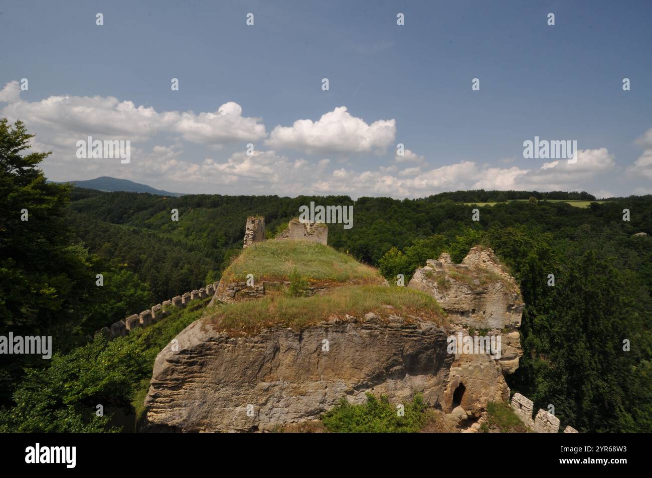 Zřícenina hradu Helfenburk, Kalvárie - okolí Úštěka / Helfenburk Castle ...