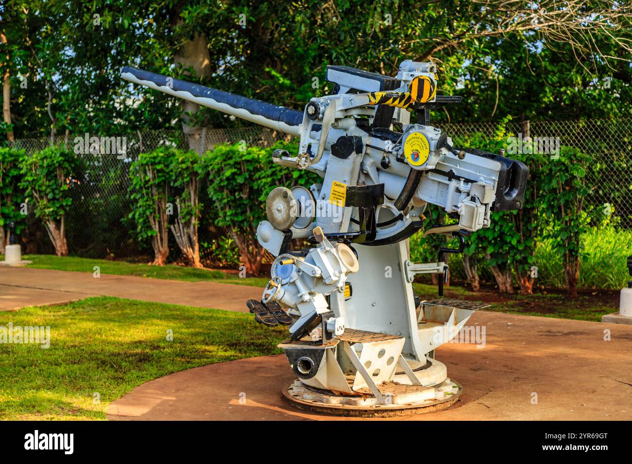 Cannon wheel construction hi-res stock photography and images - Alamy