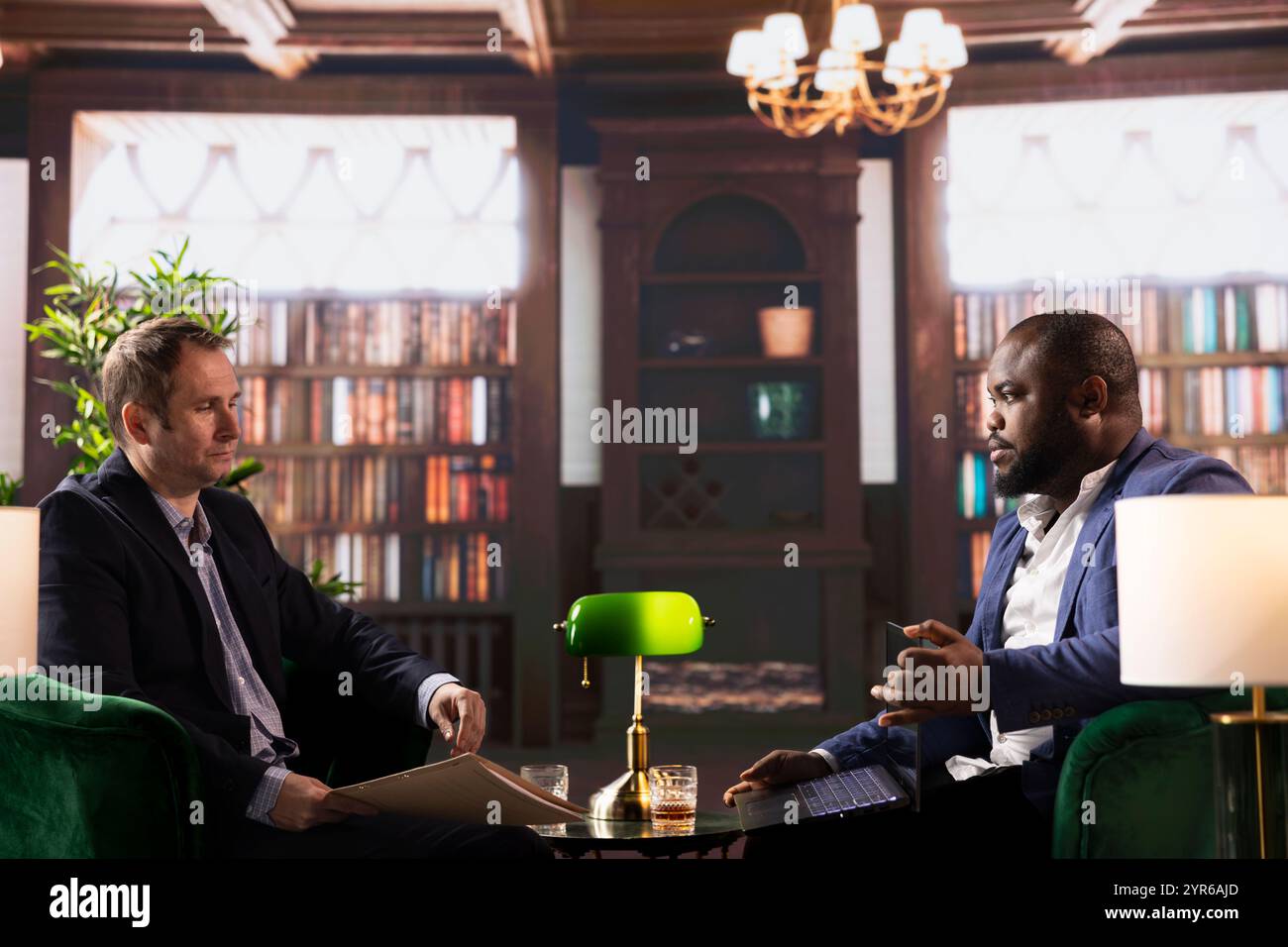 Library staff communication hi-res stock photography and images - Alamy