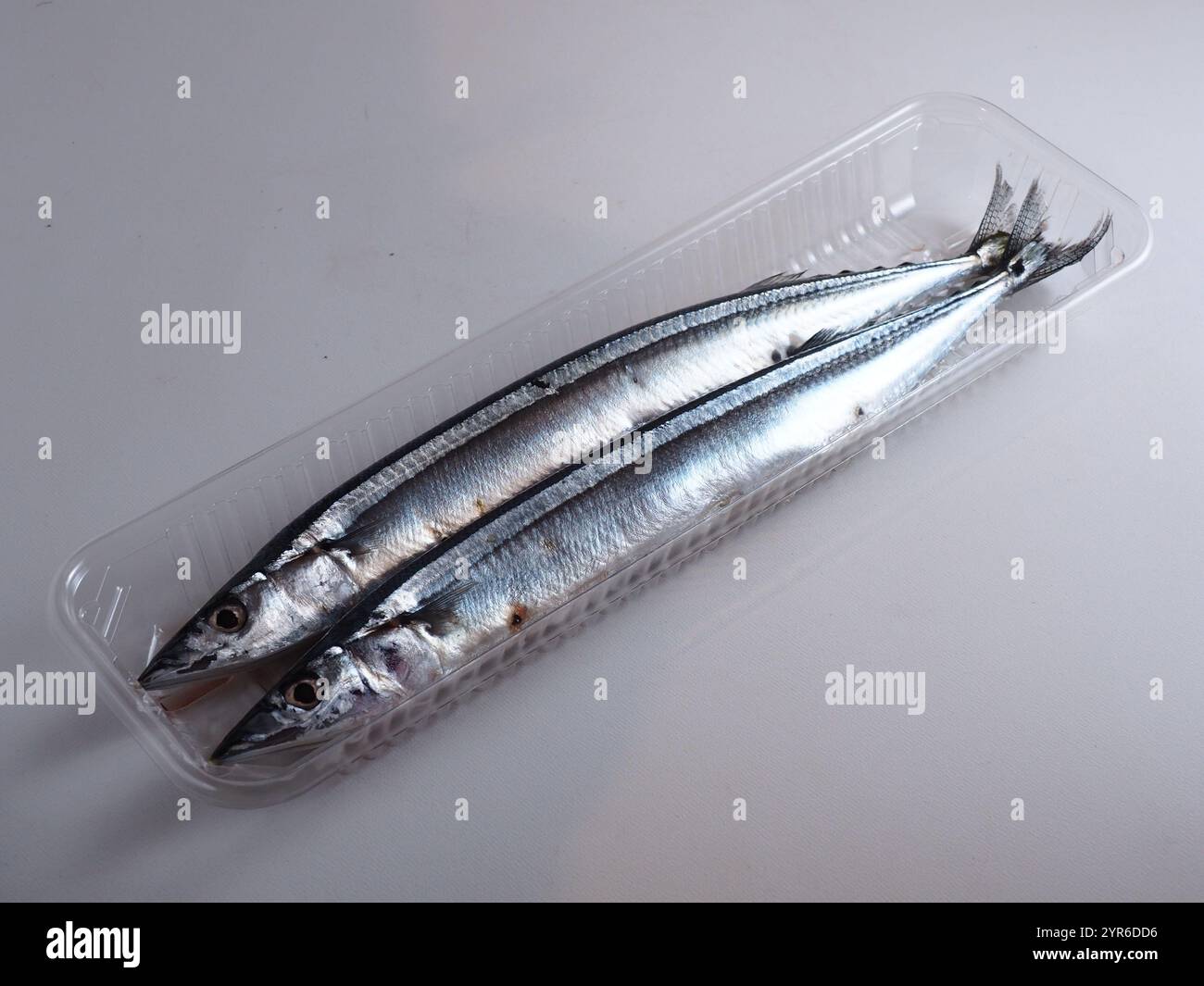 Raw saury hi-res stock photography and images - Alamy