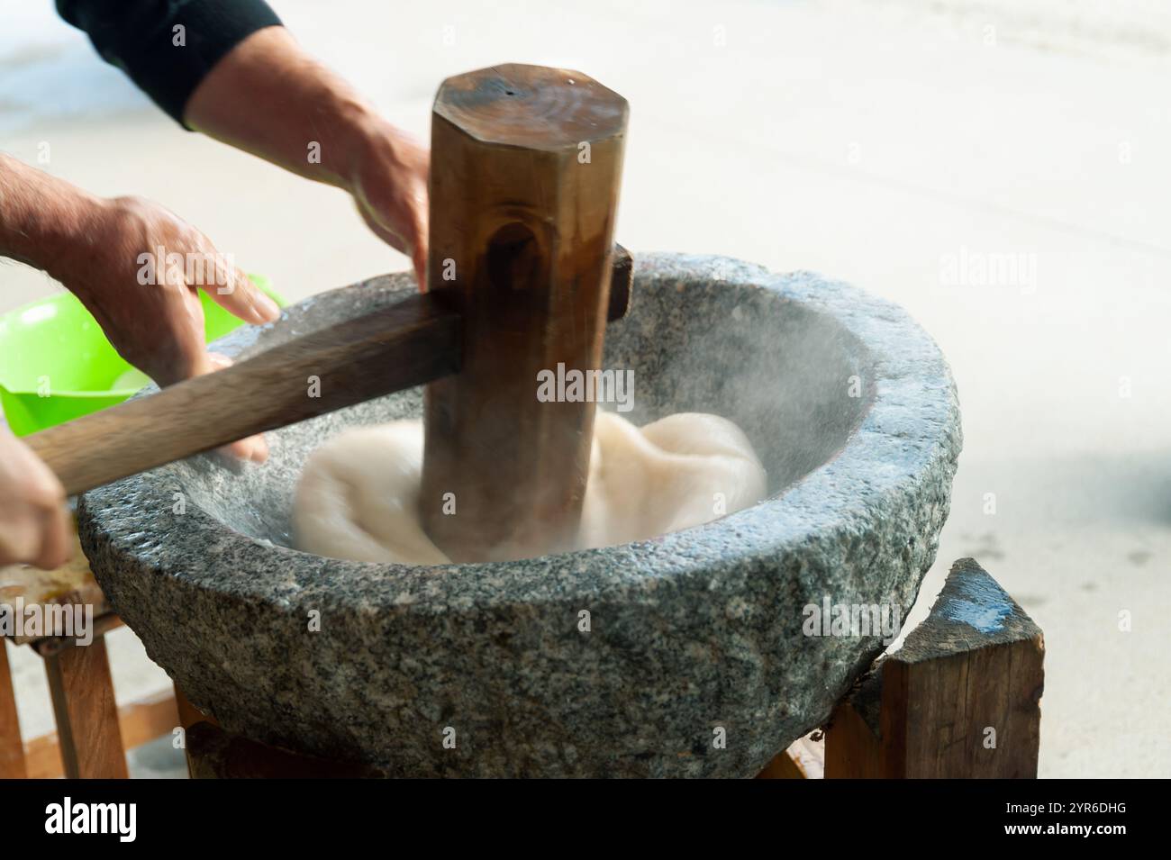 Pestle and mortar for pounding rice cakes Stock Photo - Alamy
