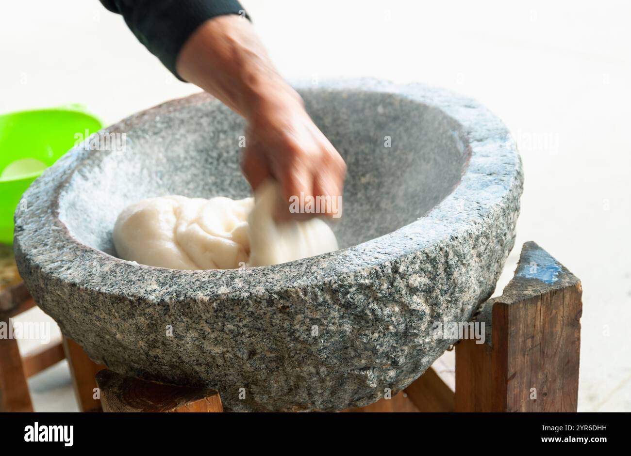 Pestle and mortar for pounding rice cakes Stock Photo - Alamy