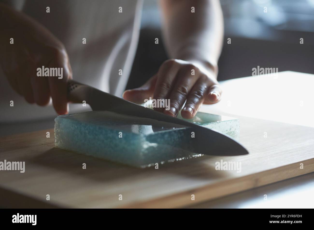 Cutting the agar into pieces2 Stock Photo - Alamy