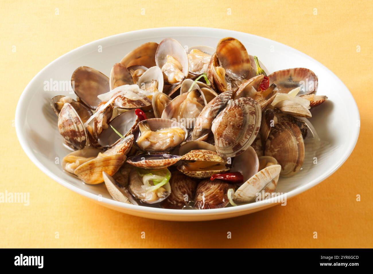 Steamed asari clam with sake Stock Photo - Alamy