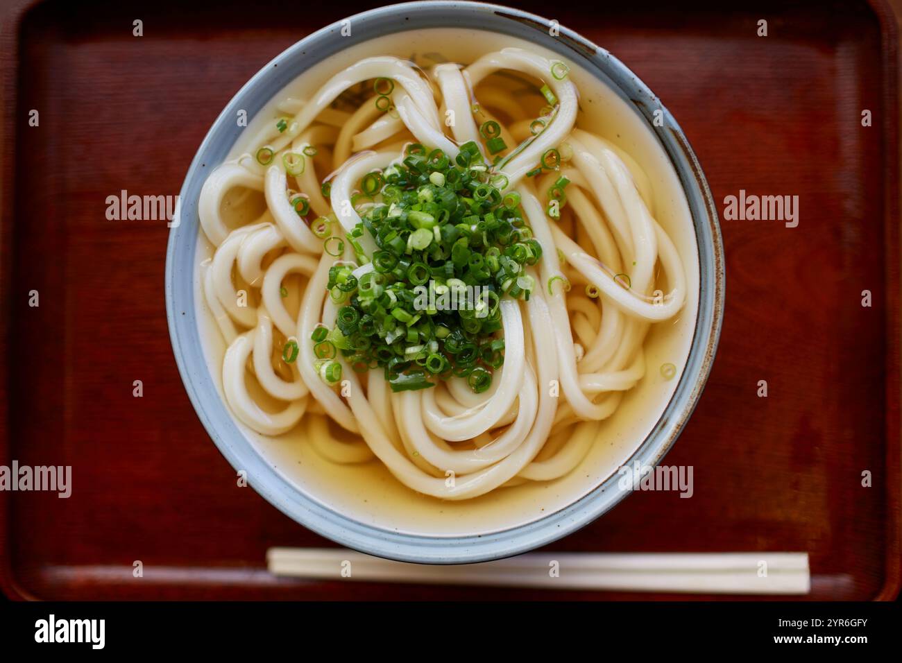 Bird's-eye view of Kakeudon noodle soup Stock Photo - Alamy
