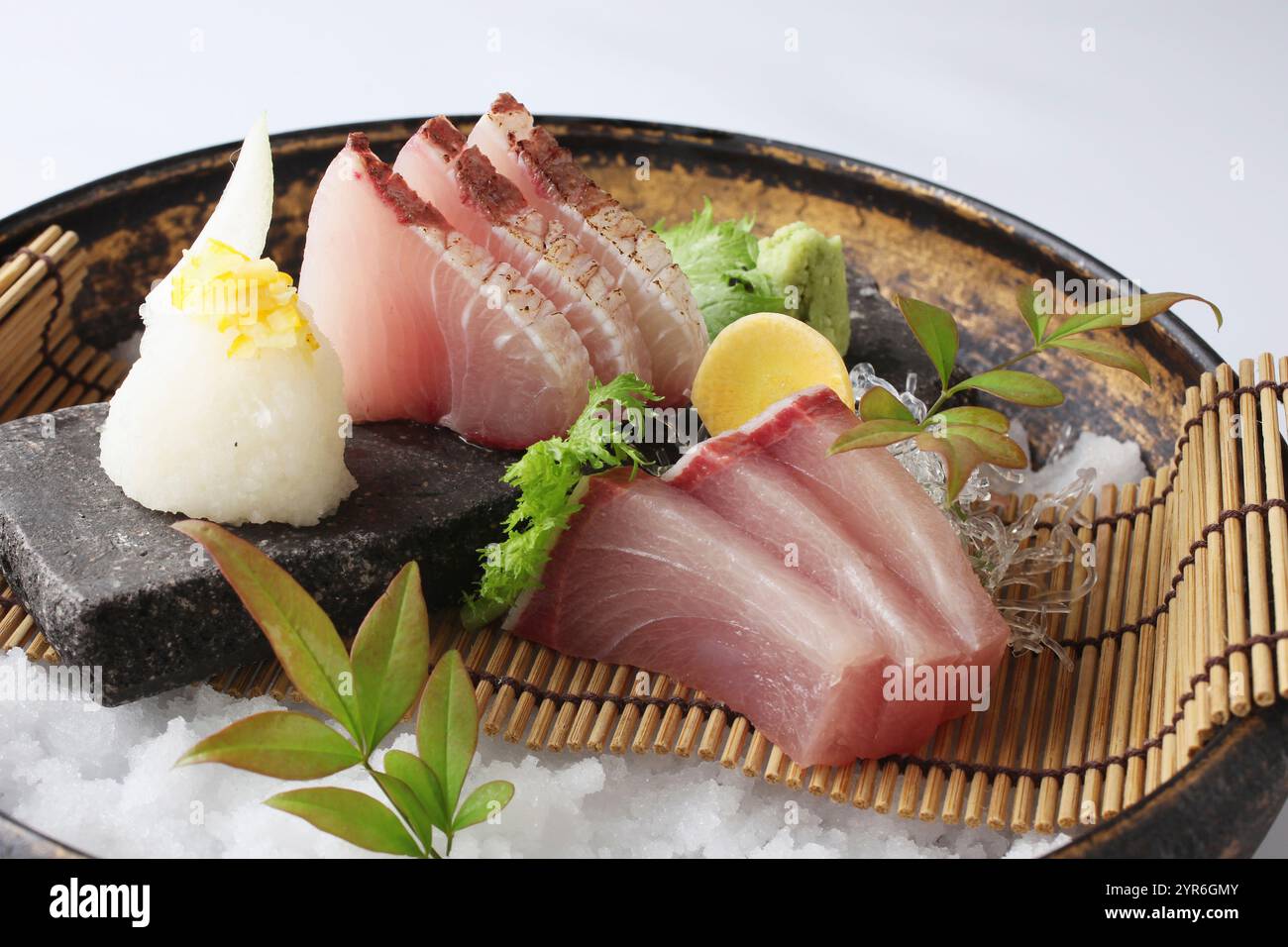 Yellowtail sashimi hi-res stock photography and images - Alamy