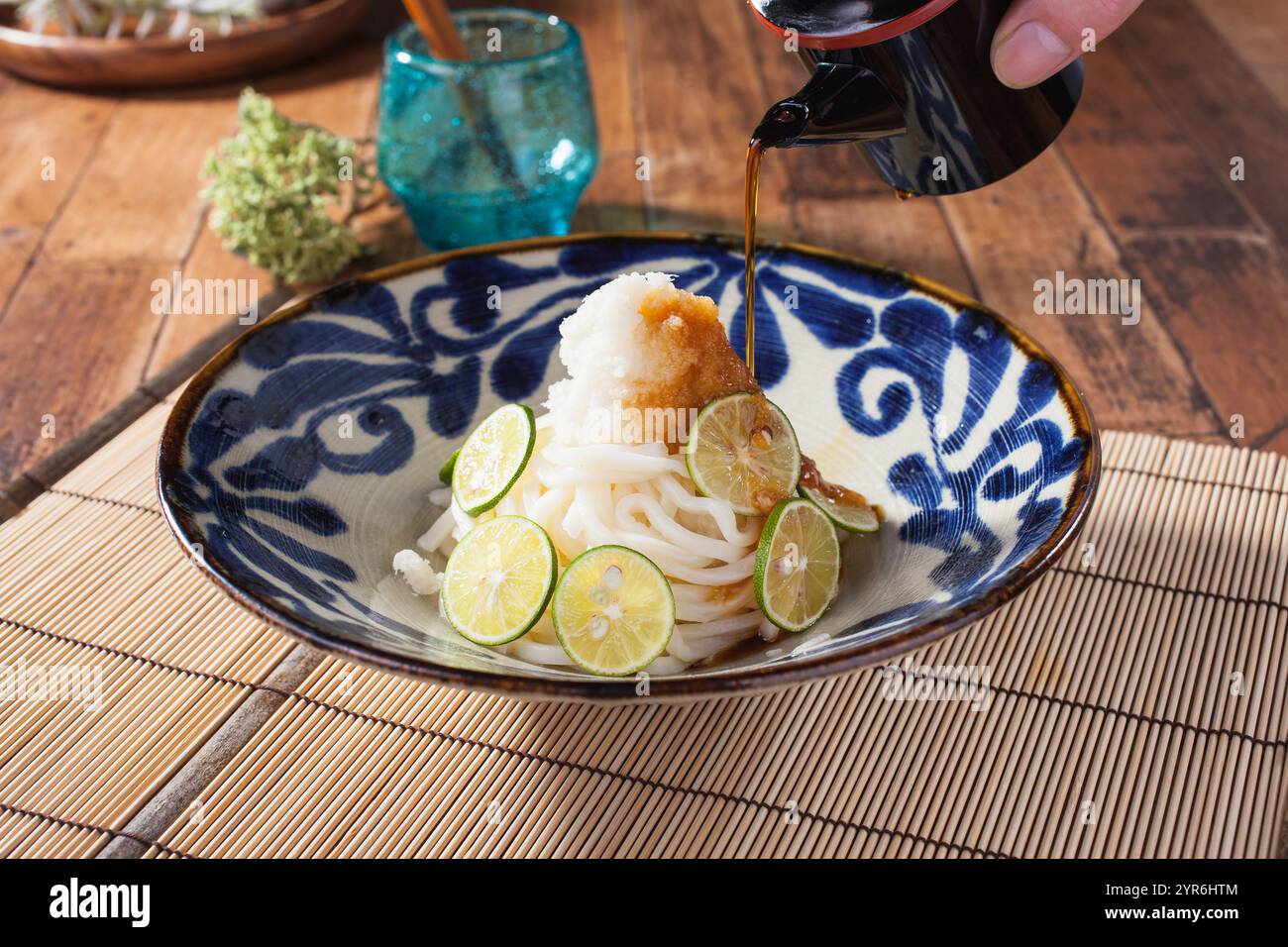 Chilled udon noodles, Bukkake Udon Stock Photo - Alamy