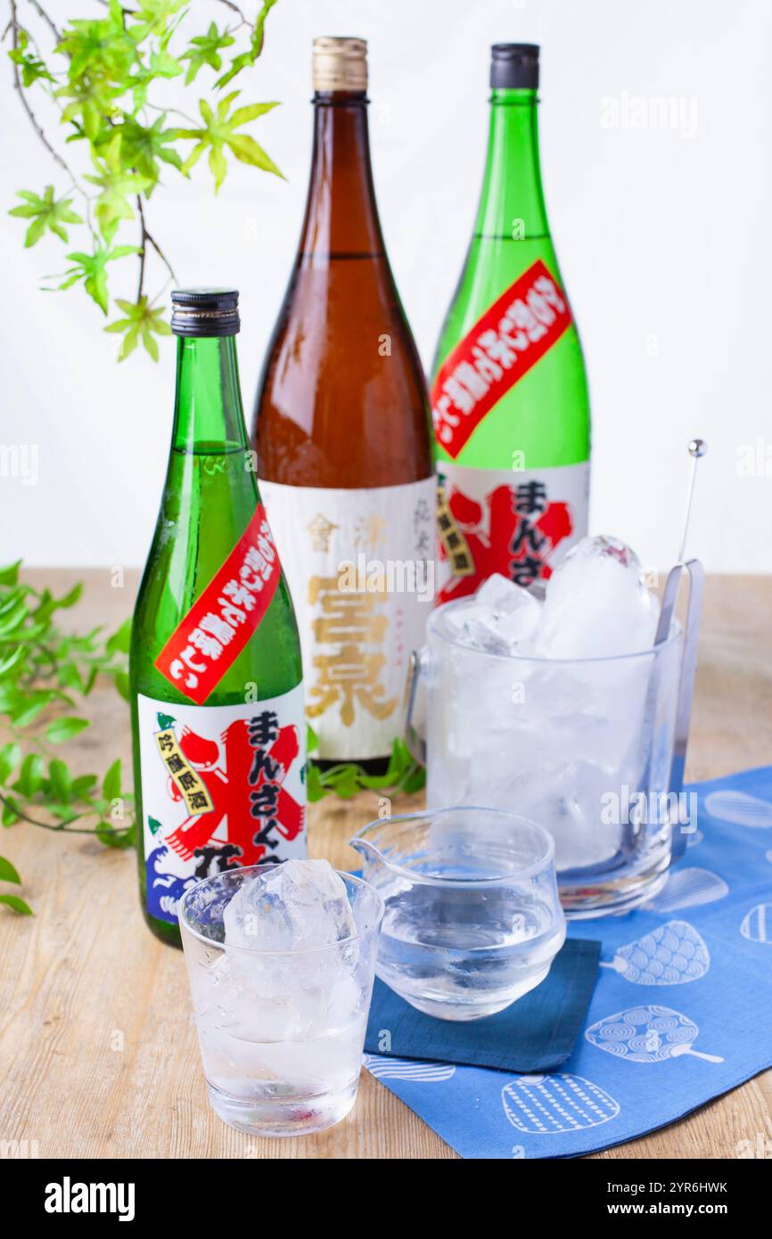 Sake on the rocks Stock Photo - Alamy