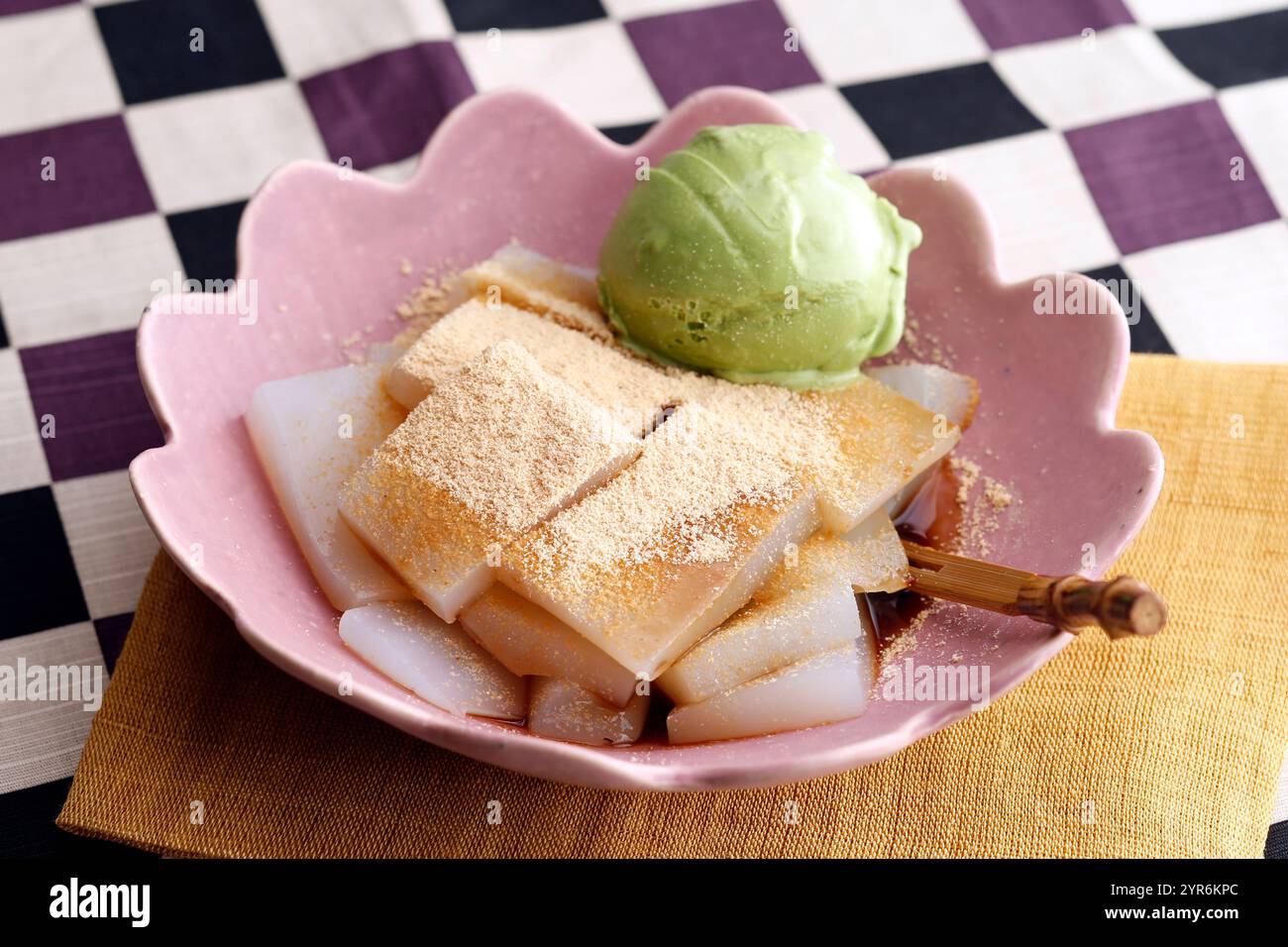 Japanese cuisine rice cake hi-res stock photography and images - Alamy