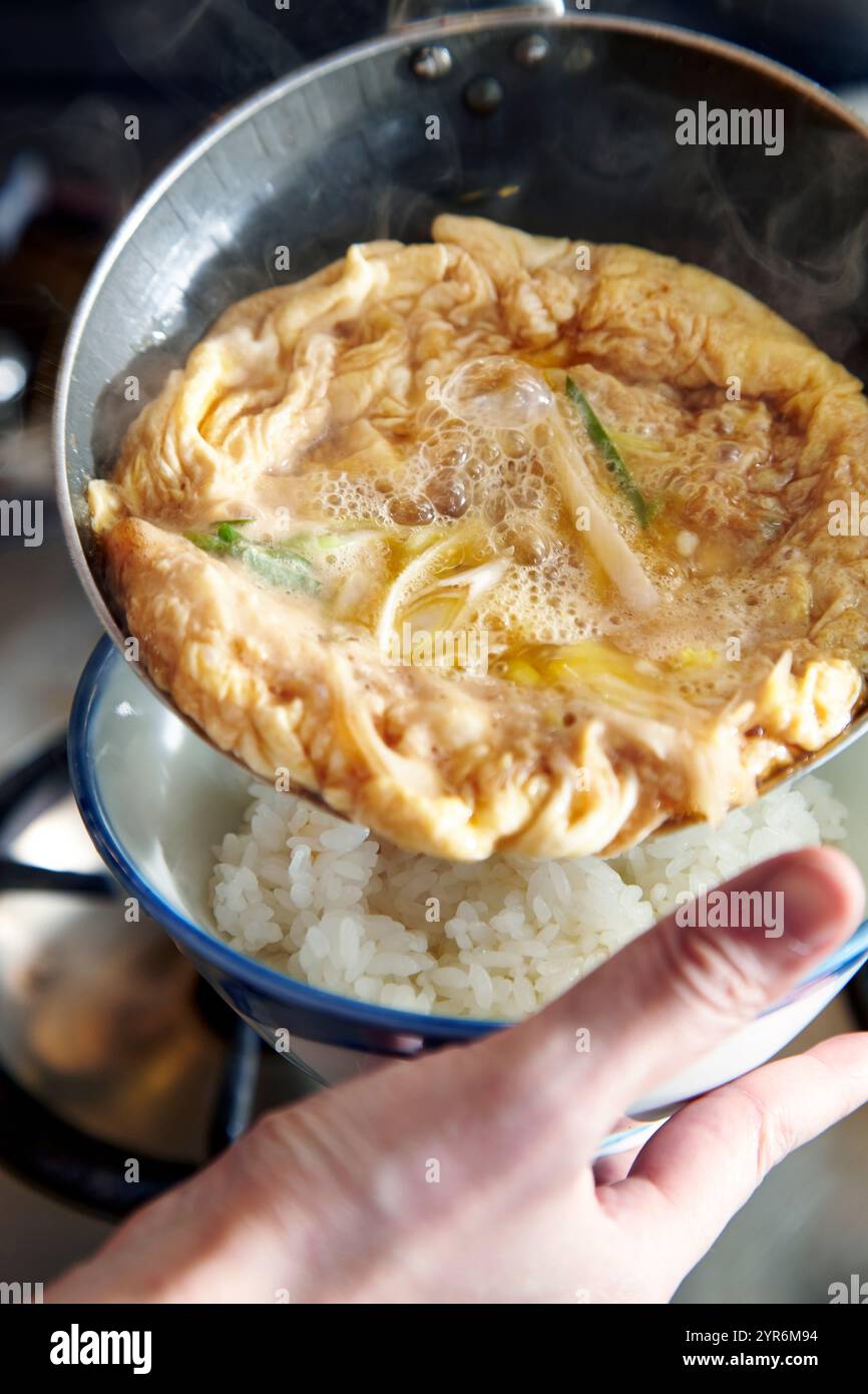 Process photo of serving tamagodon in a bowl Stock Photo - Alamy