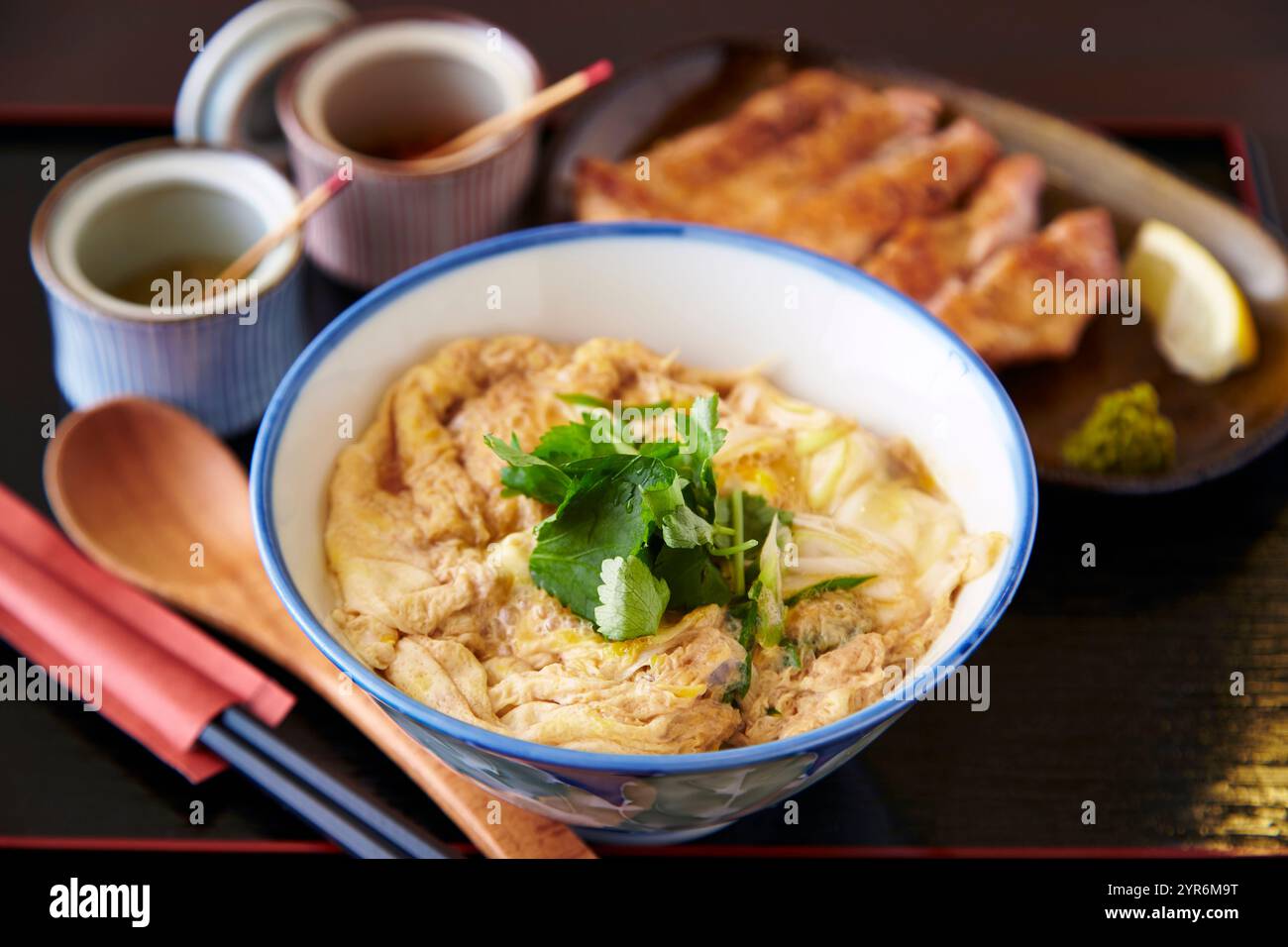 Tamago-don (bowl of rice topped with an egg Stock Photo - Alamy