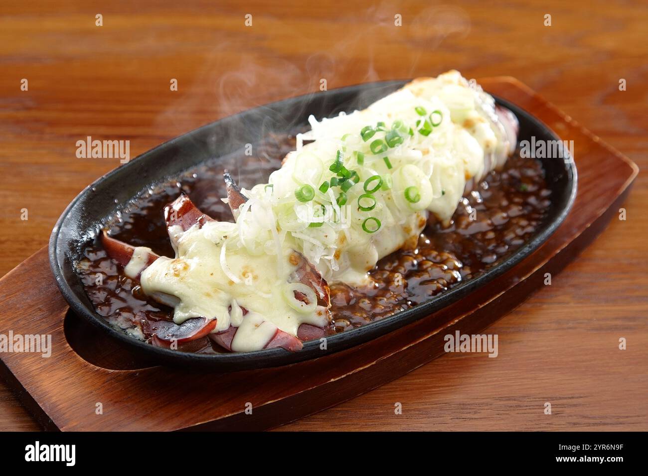 Grilled squid on teppan Stock Photo - Alamy