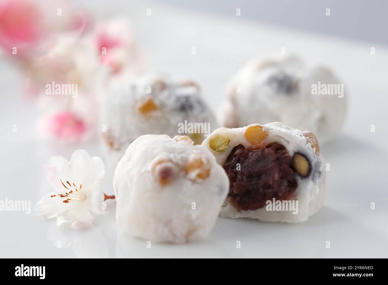 Daifuku hi-res stock photography and images - Alamy