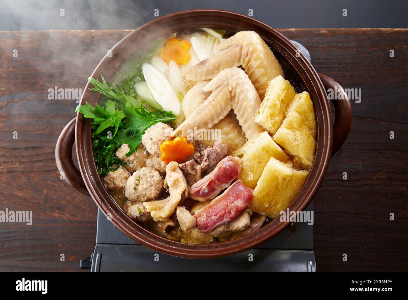 Chicken in pot hi-res stock photography and images - Alamy